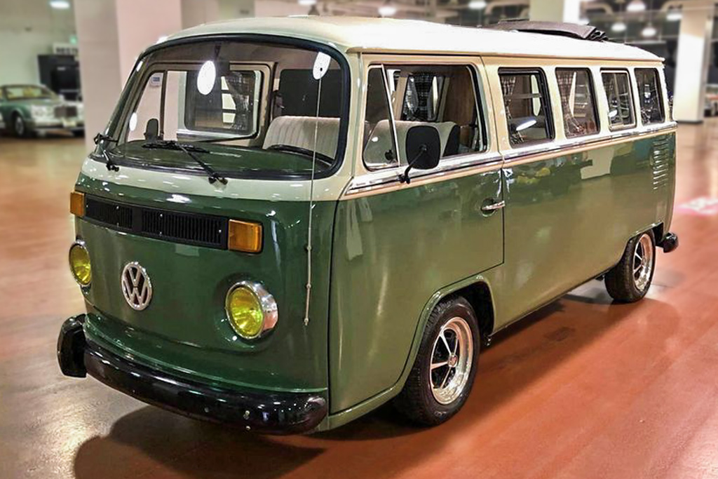 GREEN 1996 VW KOMBI BUS - Orlando Auto Museum